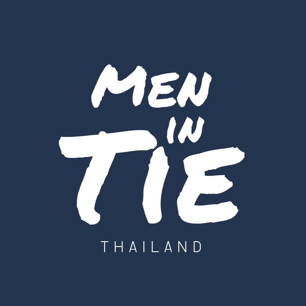 MEN IN TIE LINE SHOPPING